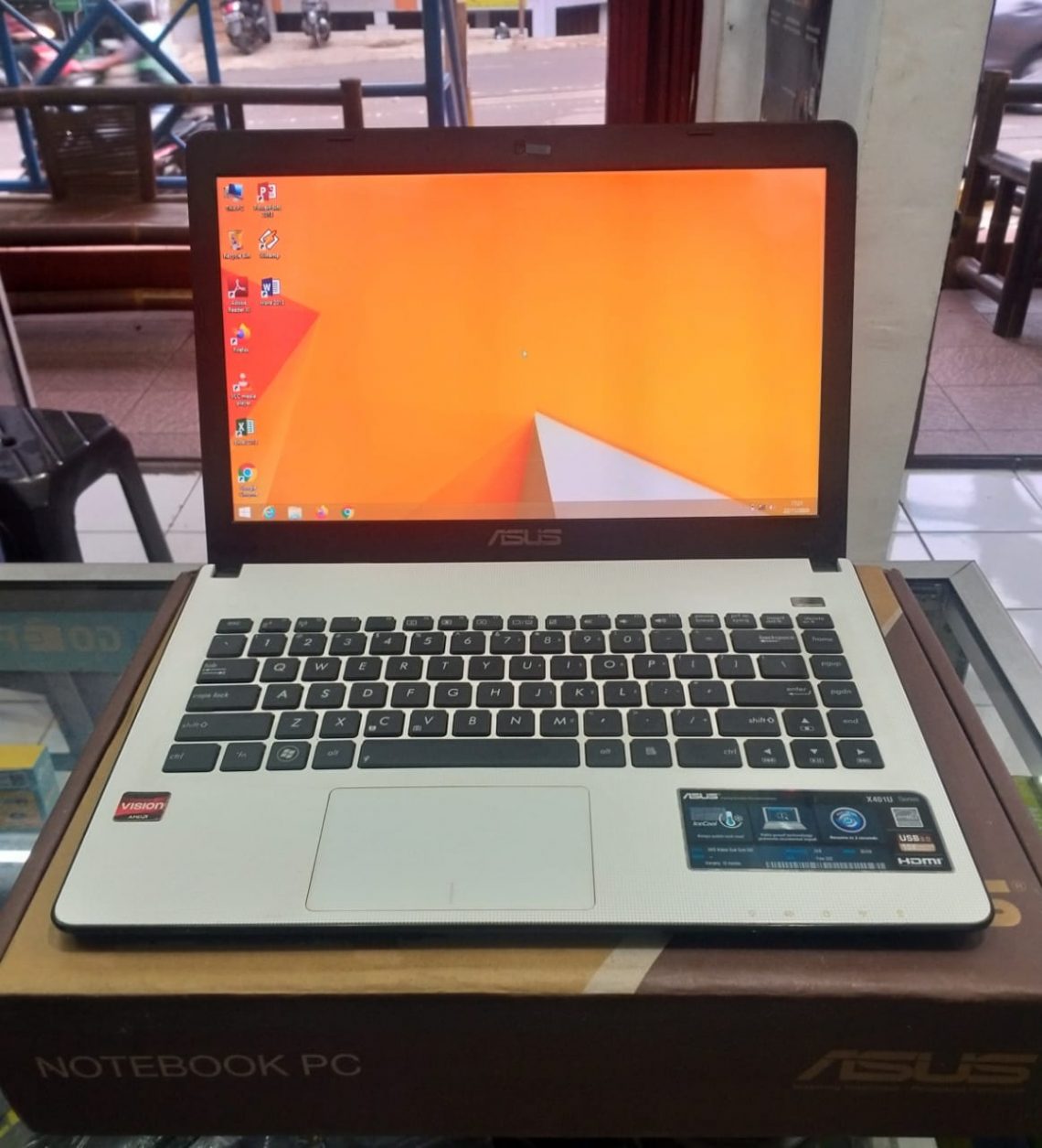 Laptop Asus X401U