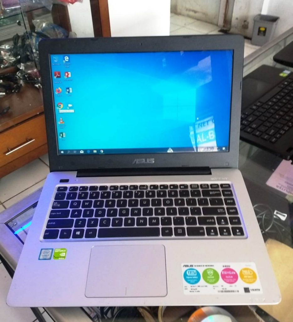 Laptop Asus A456U Intel Core i7 8GB/120GB SSD Dual VGA