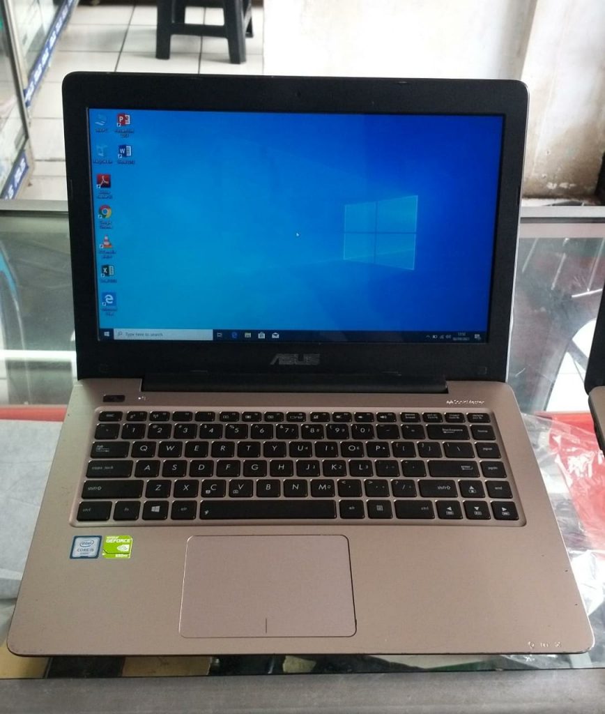 Laptop Asus A456U Intel Core i5 4GB/256GB SSD Dual VGA
