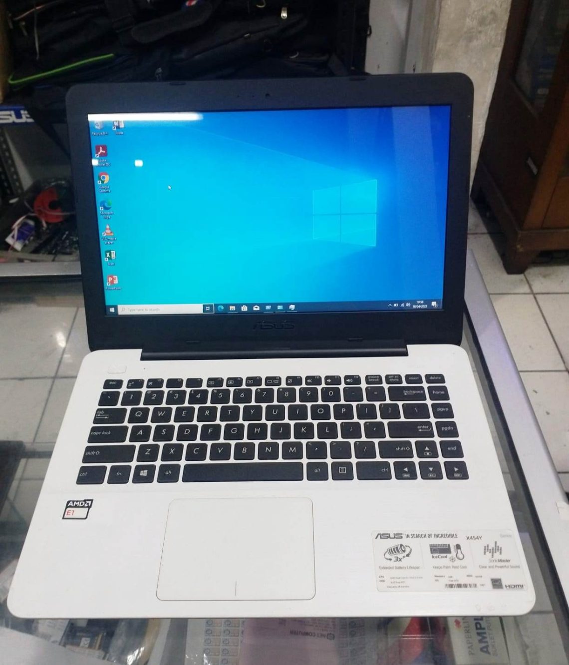Laptop Asus X454Y AMD E1-7010 4GB RAM 120GB SSD