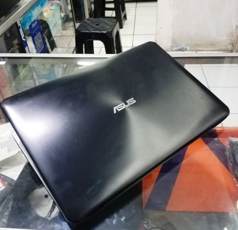 Laptop Asus X555B AMD A9-9420 4GB RAM 1TB HDD AMD Radeon R5 & HD8500