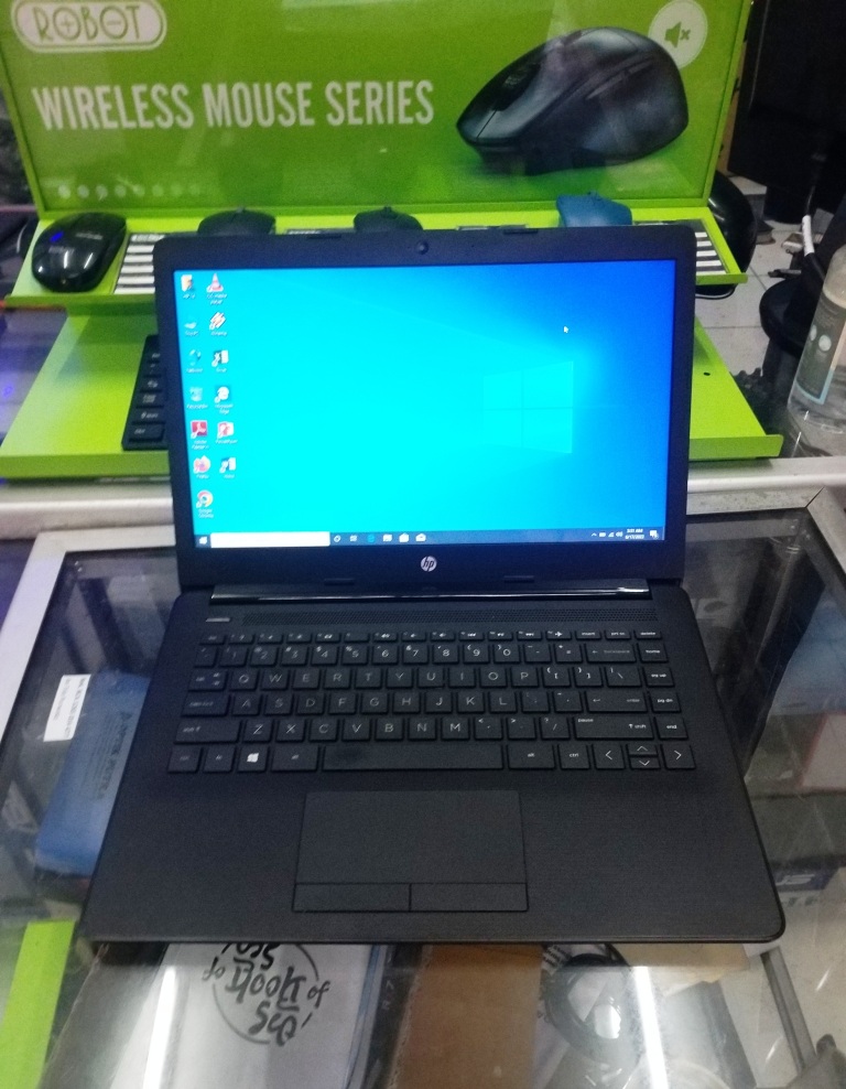 Laptop HP 14 cm0066AU AMD A9 4GB RAM 1TB HDD Radeon R5