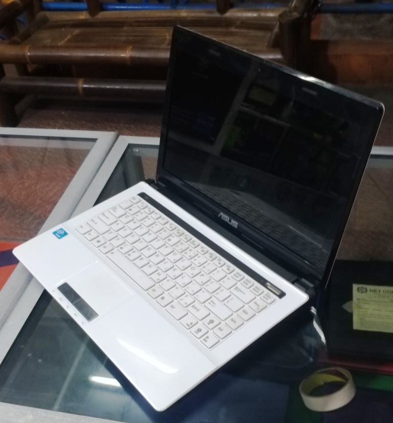 Laptop Asus X43E Intel B815 4GB RAM 320GB HDD