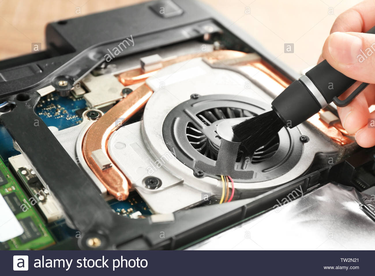 Jasa Cleaning dan Ganti Pasta Processor Laptop