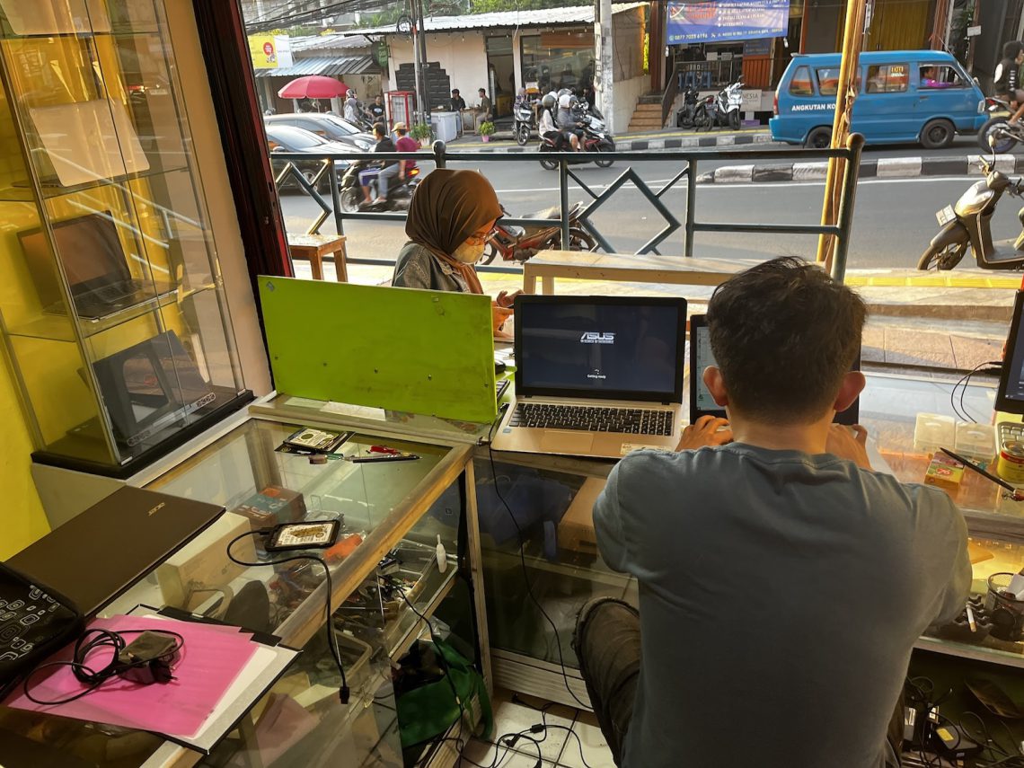 Ganti LCD Laptop : Jenis, Biaya dan Tips Perbaikan (2025)